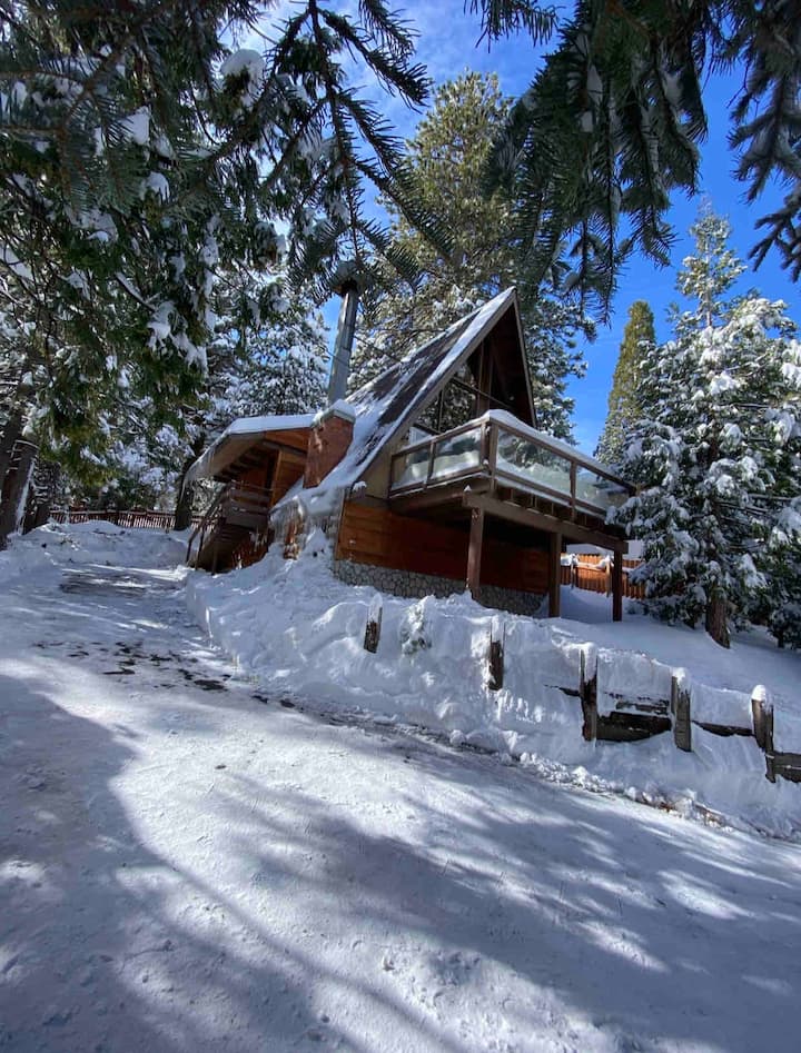 Wilderness Road A Frame Mountain Cabin - Running Springs, CA