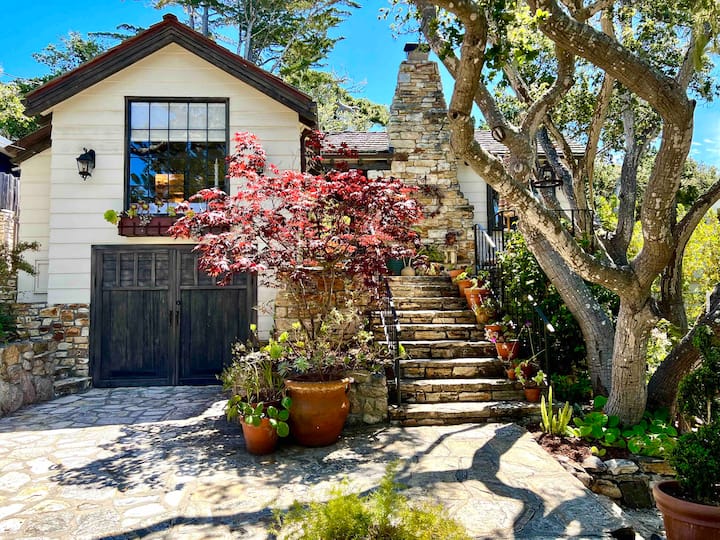 Fairytale Cottage, Steps To Downtown! 2bd / 2ba - Carmel-by-the-Sea, CA
