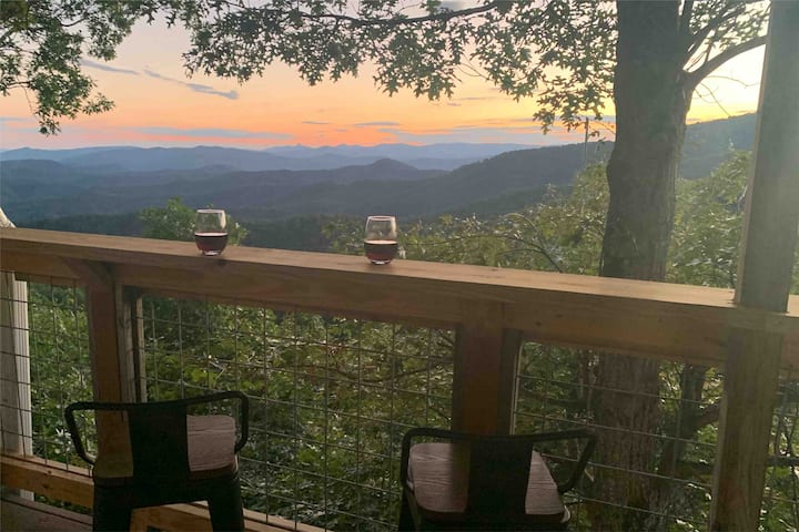 Ridgeline Retreat: Cozy Home With Mountain Views! - Blowing Rock, NC