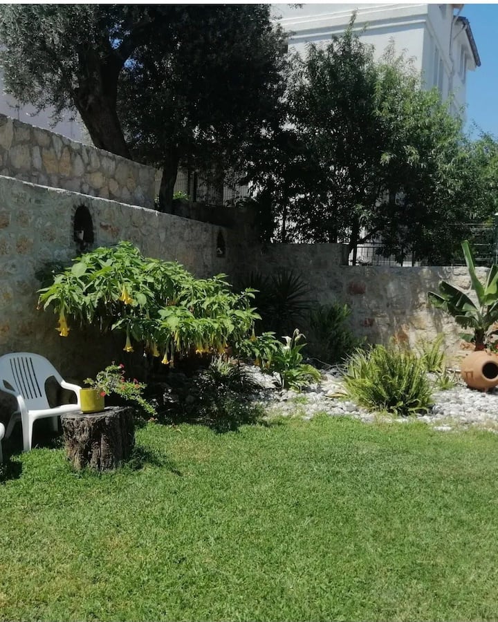 Datça Merkezde 1+1 Bahçeli Daire - Datça