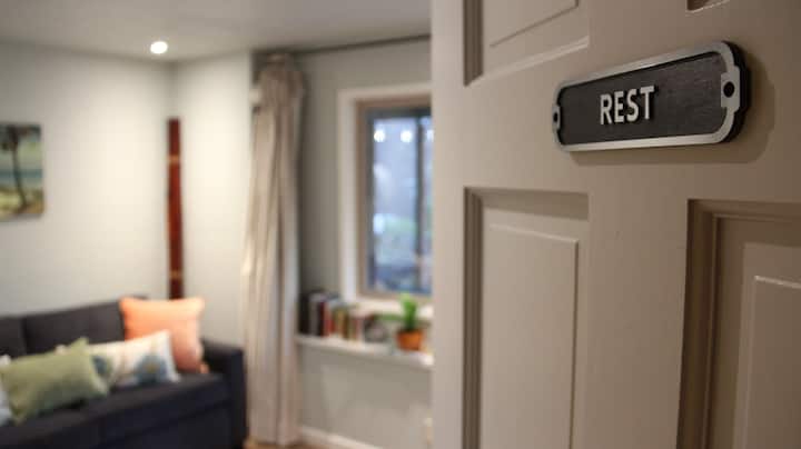 The Rest Easy, Plush Guest Suite With Spa And Fire - Eugene, OR