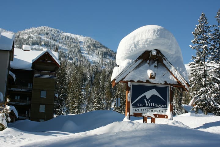 Rustic Ski In Cabin - Rossland