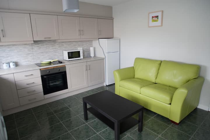 (City Centre) Stylish One Bedroom Apartment - Claregalway