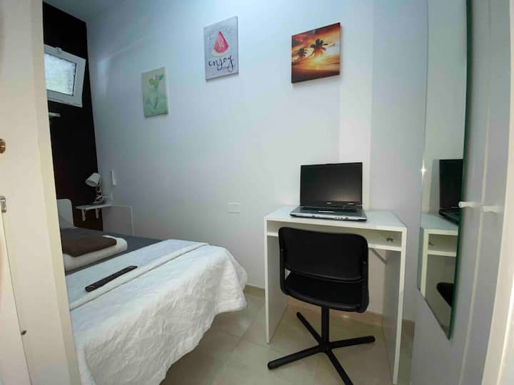 Room In Los Cristianos Playa For Digital Work - Los Cristianos