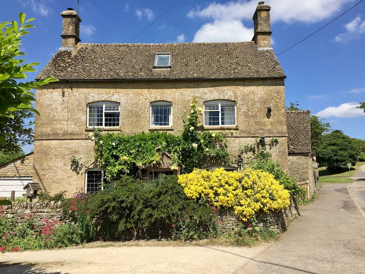 Quirky Cotswold Country Cottage, Tranquil Village - Bourton-on-the-Water