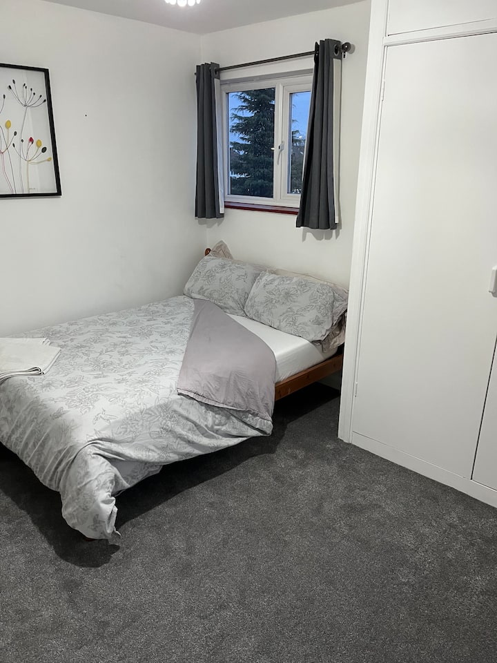 Peaceful Room Available In A Shared House. - Epsom