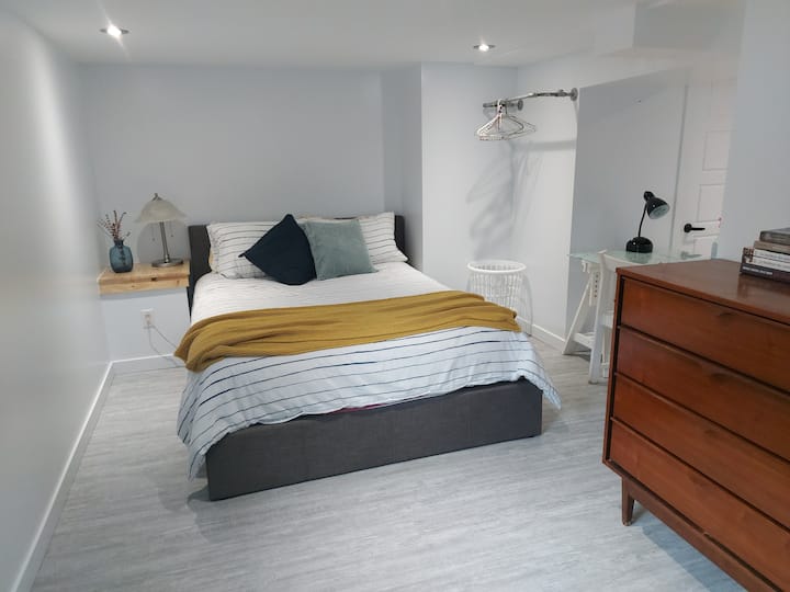 Lumineux 1 1/2 Air Ouverte Lasalle Demi Sous-sol - Montreal