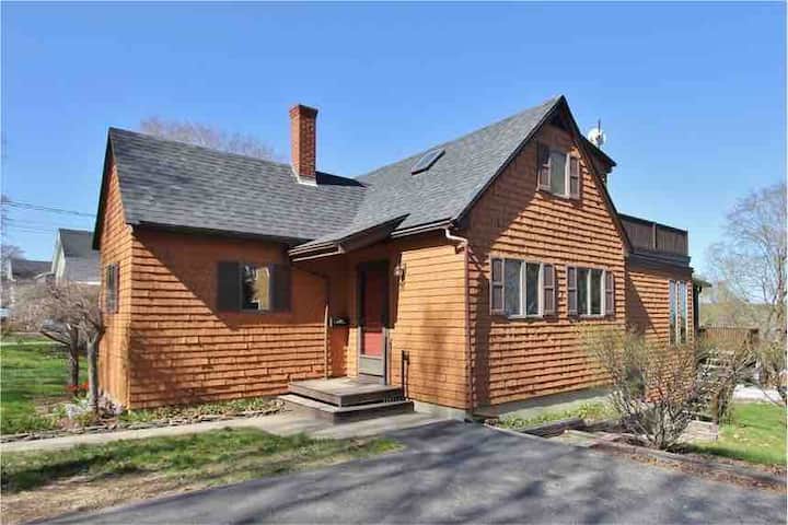 Sunrise Cottage | Two Bedroom | Heart Of Mid-coast - Belfast, ME