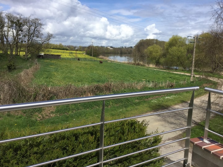 Appartement Avec Terrasse Donnant Sur L'yonne - Villeneuve-sur-Yonne