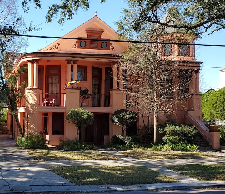 Julia's Place Uptown Nola - 新奧爾良