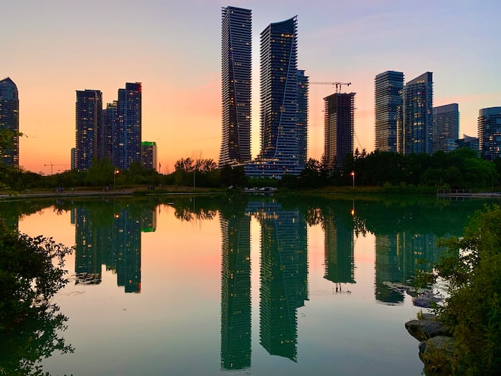 Luxury Lakefront Oasis - Stunning Views | 9 Guests - Toronto