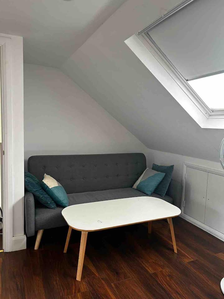 Modern Loft - Woking