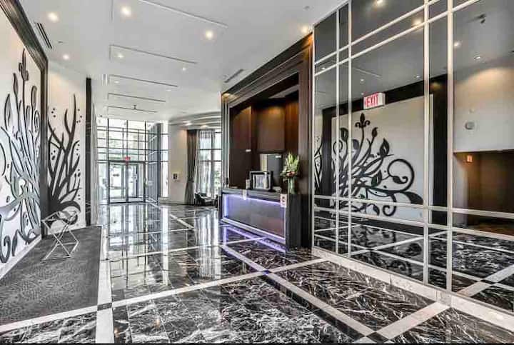 5 Star Toronto Condo - Vaughan