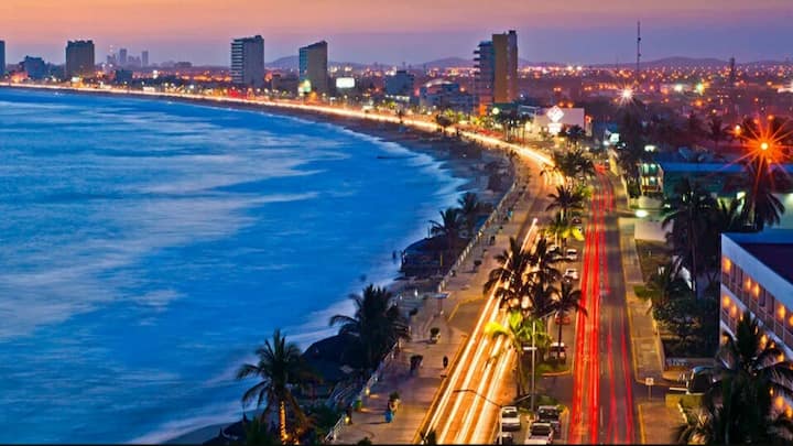 Moderno Y Cómodo A Sólo 3 Minutos De La Playa ! - Mazatlán