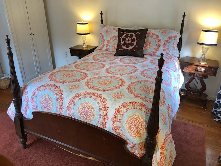 " Lindera"- Relaxed Setting Near Uri/beach/newport - Narragansett, RI