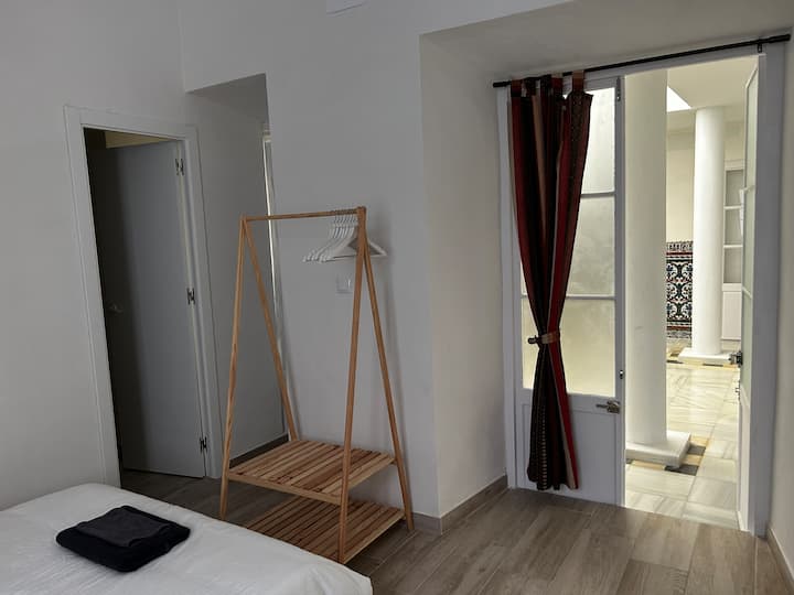 Habitación Privada 3 En Casa Con Patio Andaluz - Cádiz