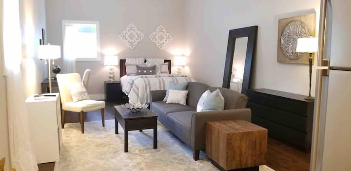 Urban Studio With Modern Amenities In East Rock - New Haven, CT