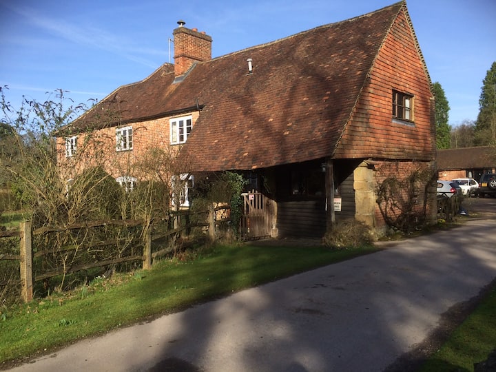 Accommodation In The Heart  Of The Surrey Hills - Shere