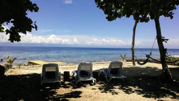 The Whaleshark Bungalow- A Serenity Beach Cottage - Honduras