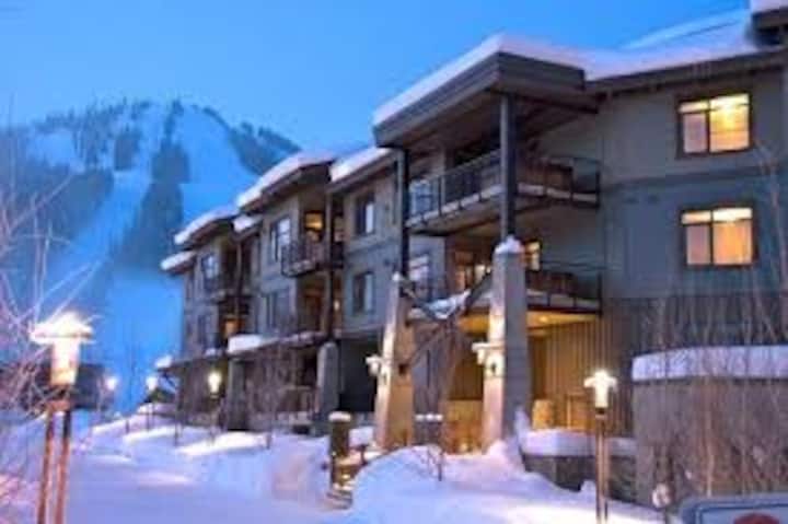 Red Mountain Ski-in/ski-out Slalomcreek Condo#5057 - Rossland