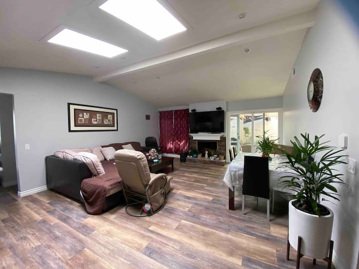 Low Cleaning Fee Private Bedroom - Irvine, CA