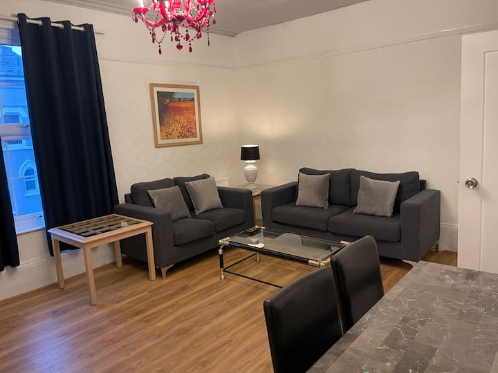 Spacious 4-bed Apartment In The Heart Of Maidstone - Maidstone