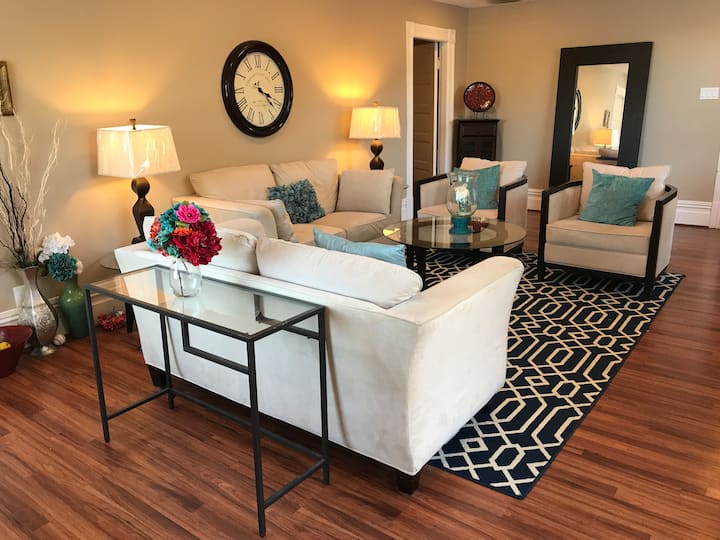 Large Stylish Home. Tv In Each Bdrm.  Fast Wifi. - Vallejo, CA