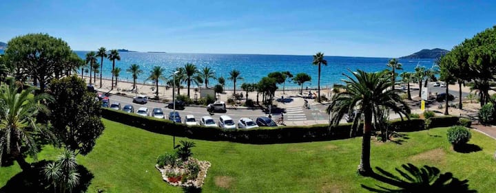 Luxury Beachfront Studio - Plage du Château