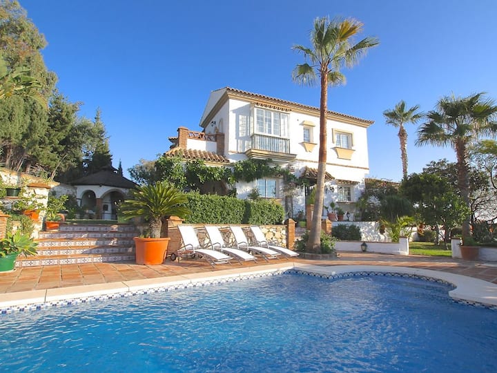 La Casita -Guest Cottage + Access To A Shared Pool - Fuengirola