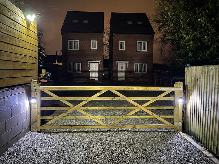 Brand New High Spec House With Parking + Wi-fi (B) - Stoke-on-Trent