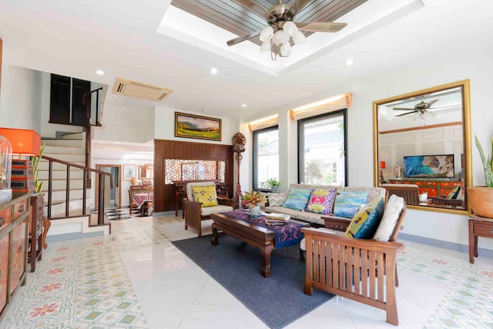 5 Min Walk Bangla Rd. Amazing Pool Villa Sleeps 8 - Patong Beach