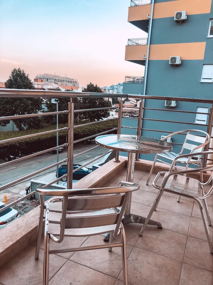 Beautiful New Renovated Room (Kitchen To Share) - Budva