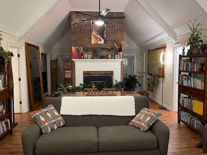 Cheerful 3-bedroom Residential Home - 아테네