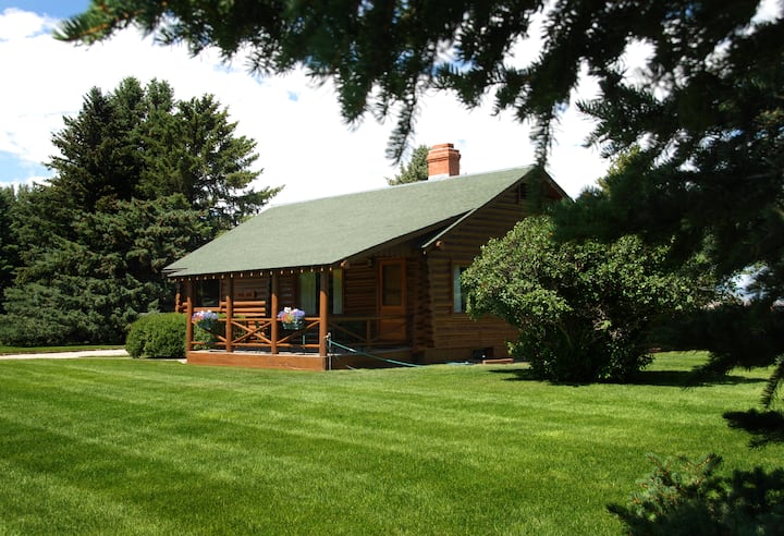 Moose Lodge 2 Bedroom El Western Cabins & Lodges - Ennis, MT