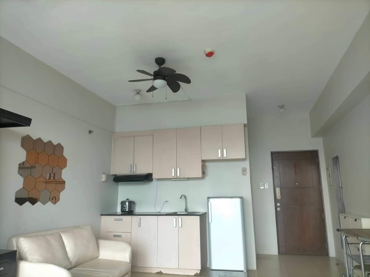 Studio Condo at Symphony Tower, Timog - Condominiums for Rent in Quezon ...