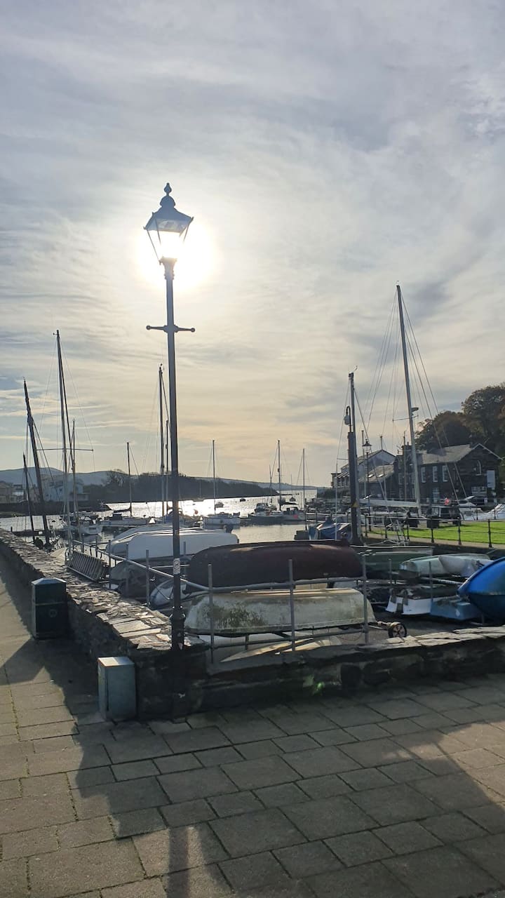 2 Wharf House
Harbour Side Porthmadog - Porthmadog