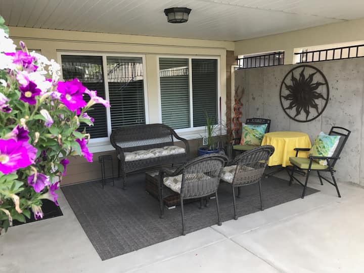 Quiet 1 Br Near Shops, Transit & Highways - Coquitlam