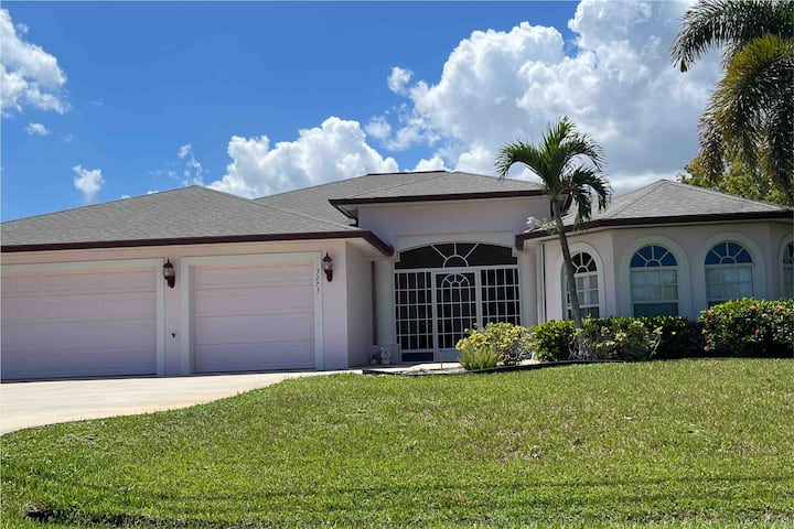 “The  Pink House” Beautiful And Spacious 3 Br - Port St. Lucie, FL