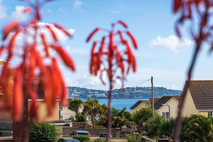 "Shrine",  Bohemian Sea View For 2 - United Kingdom