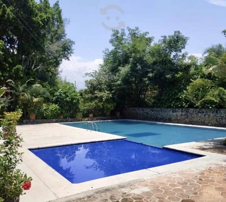 Casa Privada De Un Solo Piso Con Jardín Y Alberca - Cuernavaca