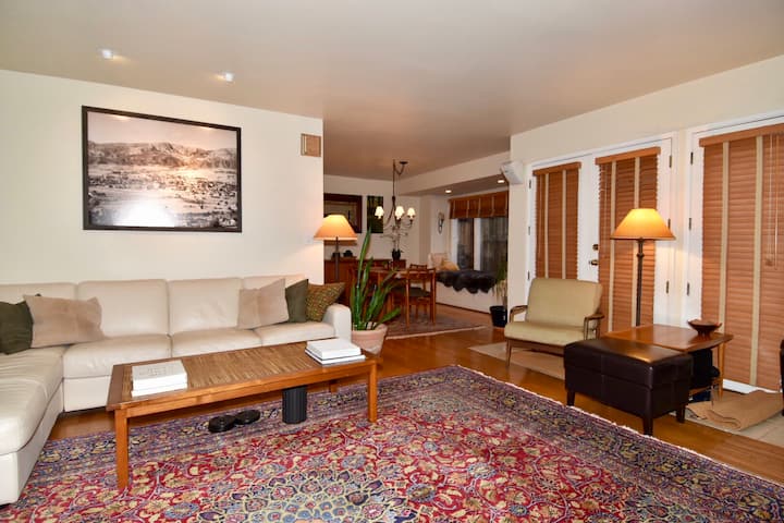 30 Day Minimum: Beautiful Upper West Townhome - Santa Barbara