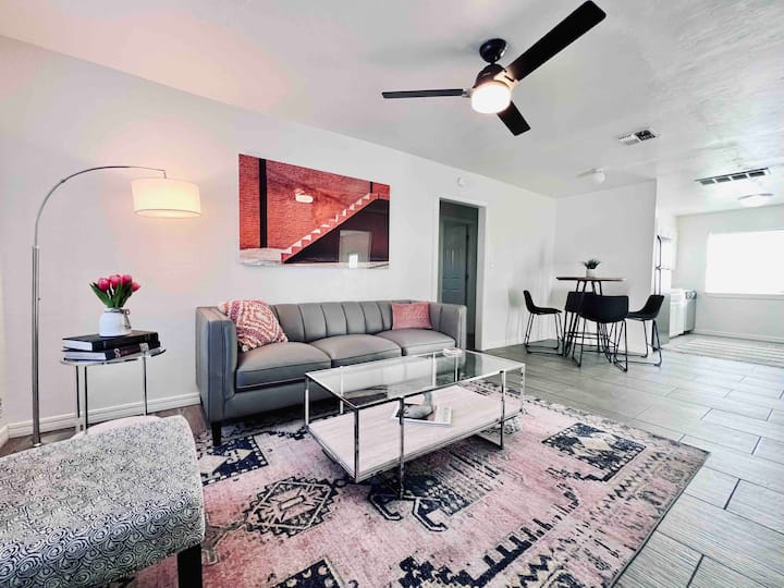 Lovely Home Near Downtown Edmond & Uco University - Edmond, OK