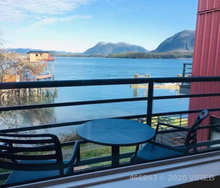 Harborview Hideaway Oceanfront Condo - Tofino