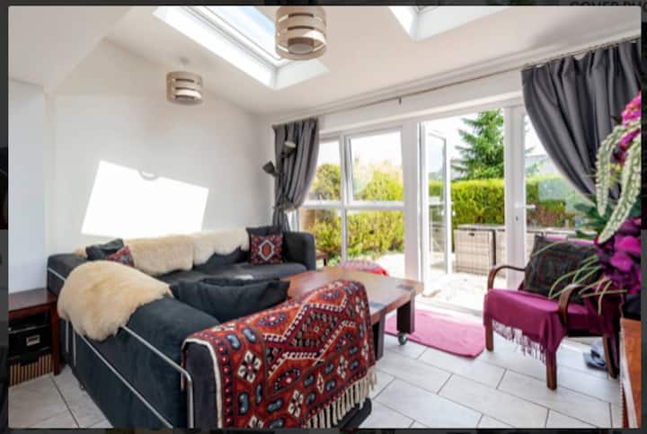Luxury 2 Bedroom Apartment With Parking & Garden. - Bath