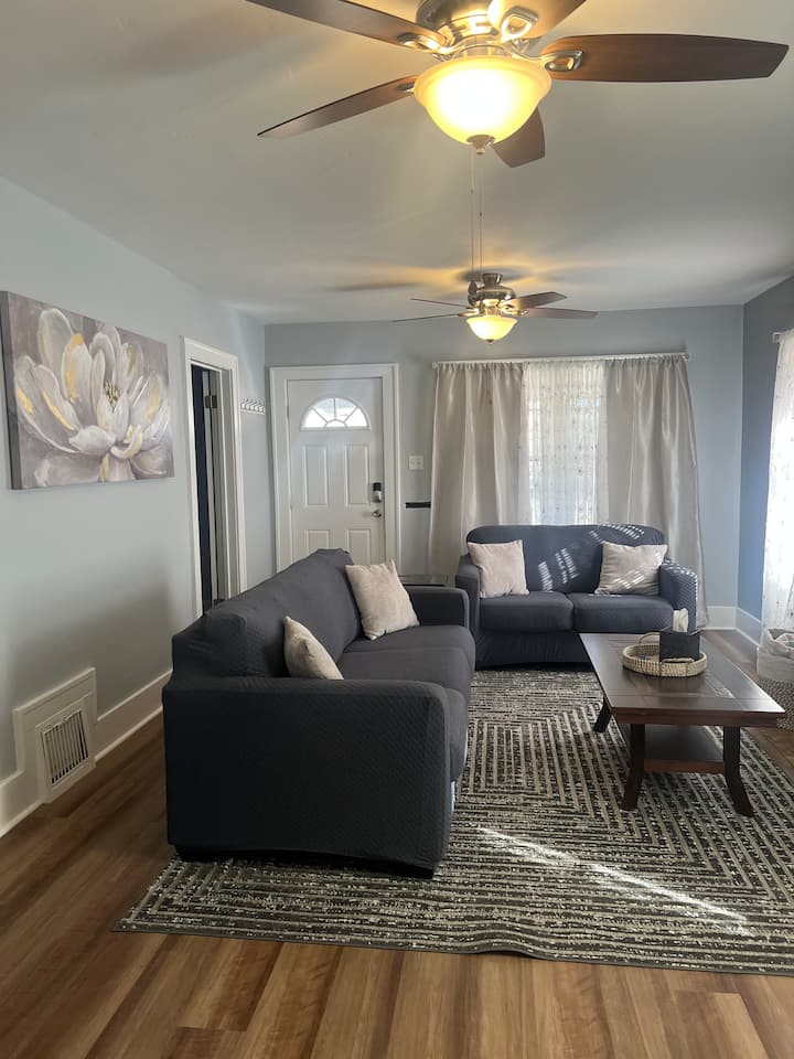 Newly Remodeled Cozy And Bright - Pueblo