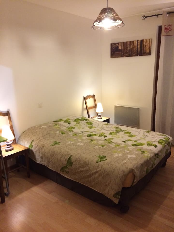 Chambre+balcon Dans Maison, Cuisine à Disposition - Thônes