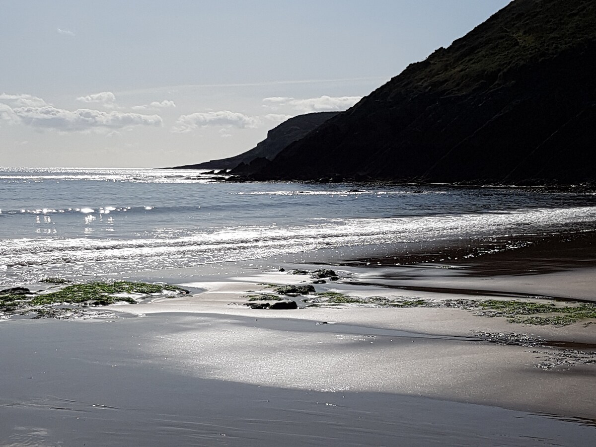 20 minutes walk to beautiful PWLL DU BEACH - Chalets for Rent in ...