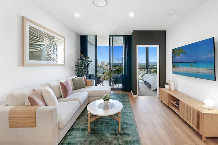 Modern 2br, 2ba Surfers Apt With Water Views - Gold Coast