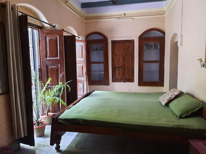 Saraswati House Ac Room Tulsi Ghat 2 Minute Ganga - Varanasi