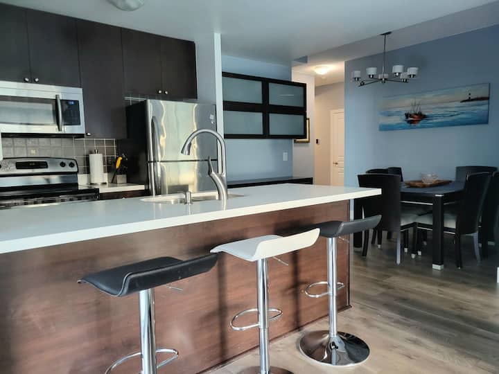 Two Bedroom Condo In Downtown Mississauga - Mississauga